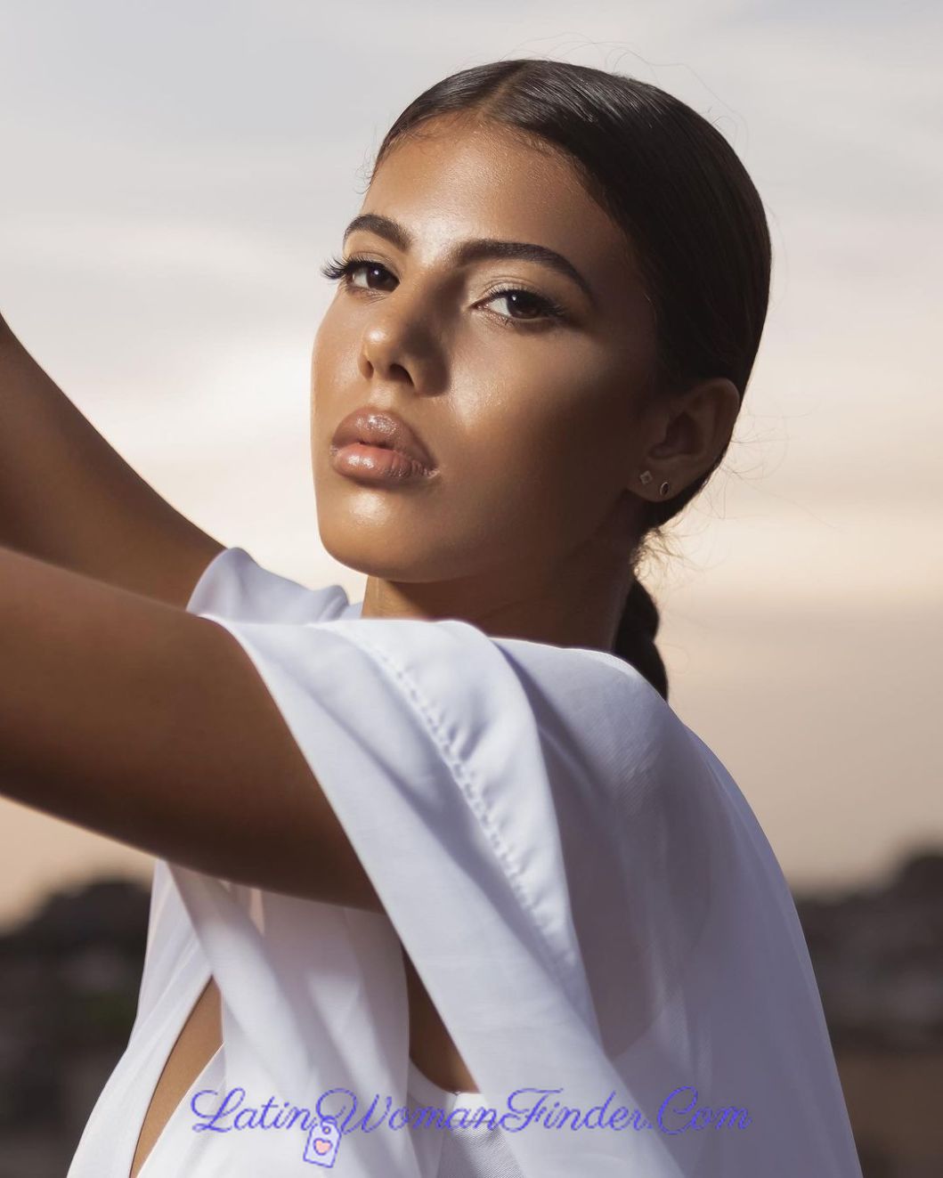 Dating a Cuban Woman: The Comprehensive Guide for Men