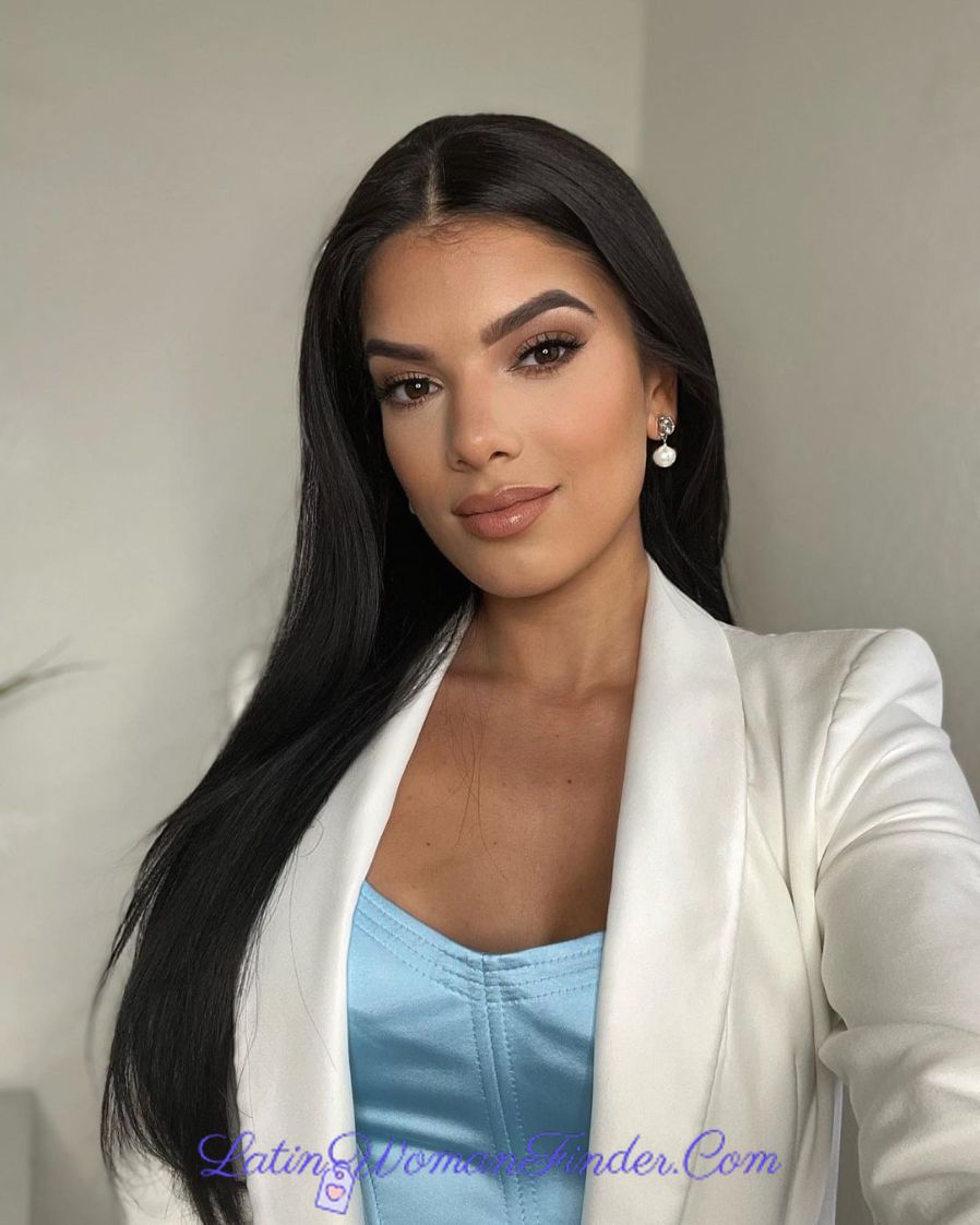 Dating a Cuban Woman: The Comprehensive Guide for Men